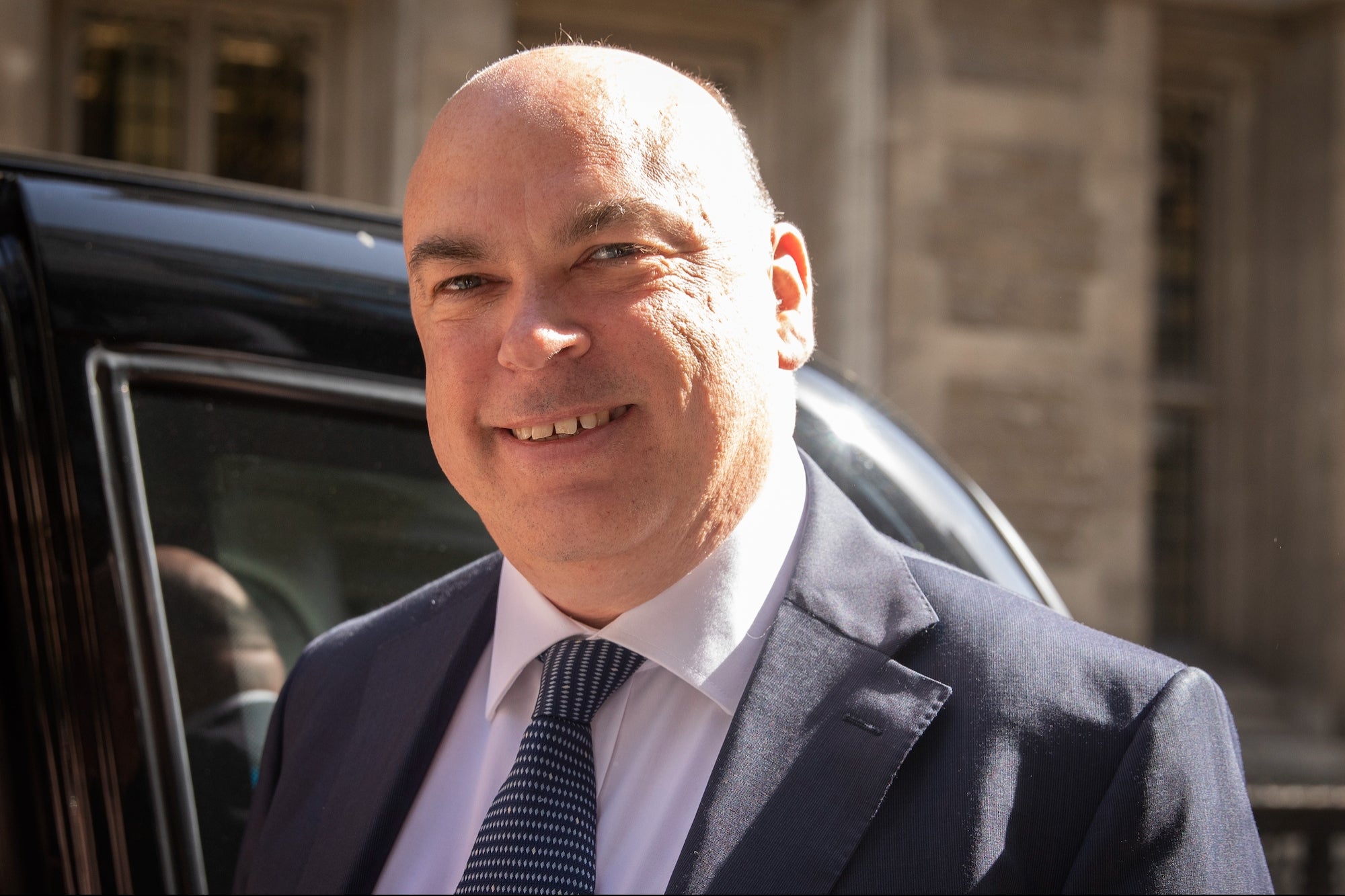 El empresario británico Mike Lynch desapareció tras hundirse su yate en ...